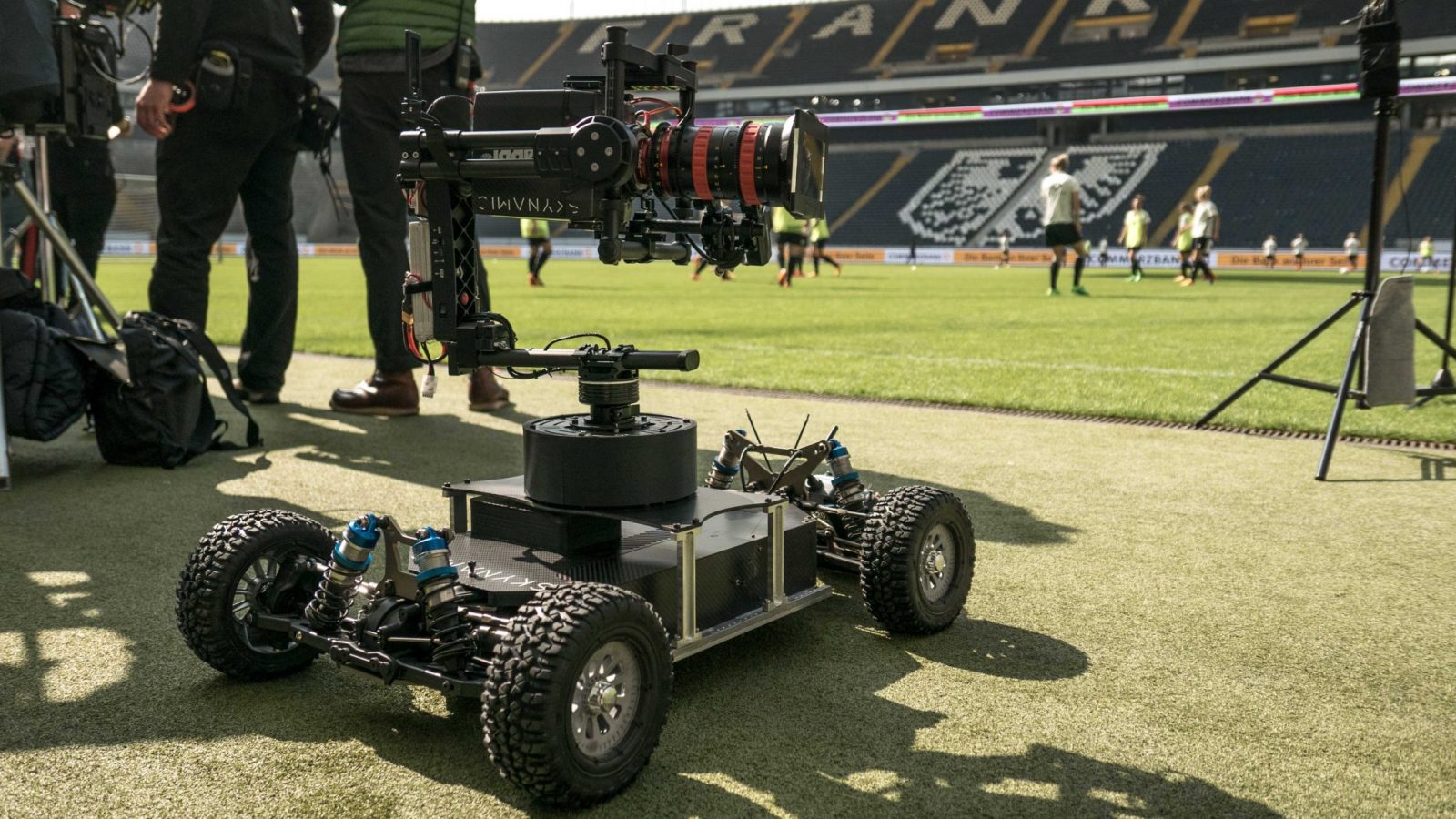 Commerzbank TVC shooting in Frankfurt - Skynamic | Close Range Drone ...